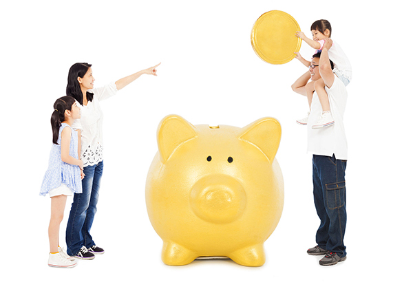 Teaching children to "Divide Money Into Three Parts" - The Chin Family